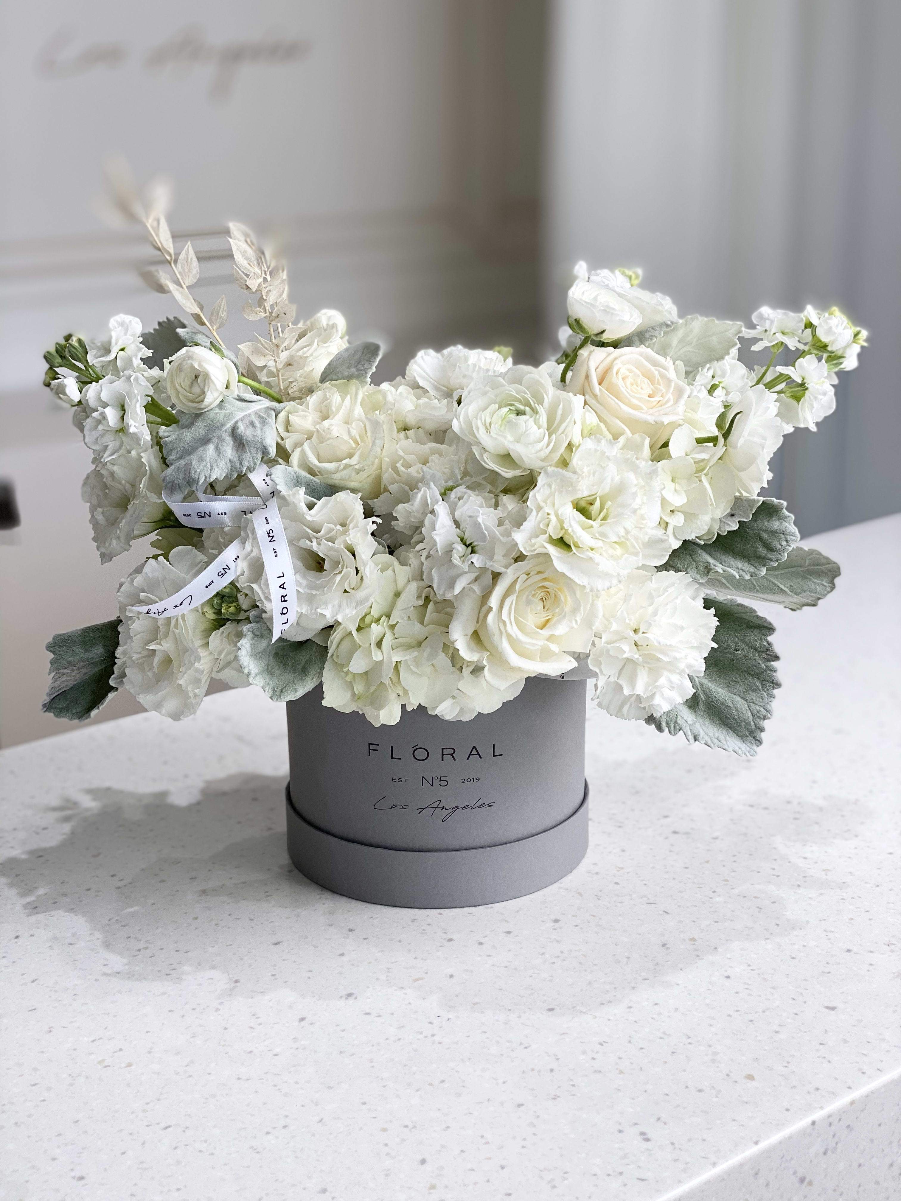 Trendy flowers in a box in Los Angeles in 2021 | Floral N5
